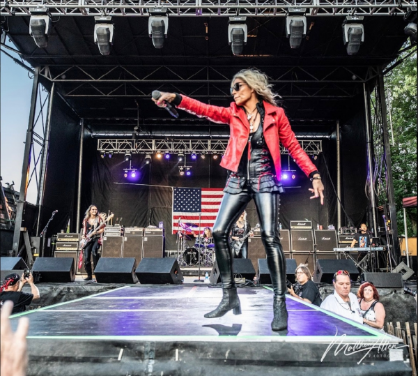 LORRAINE LEWIS singer of VIXEN – Bel7